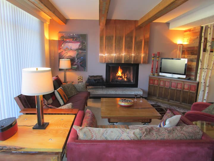 Colorful Ski-in/out 2bd/2ba Condo - Copper Mountain, CO