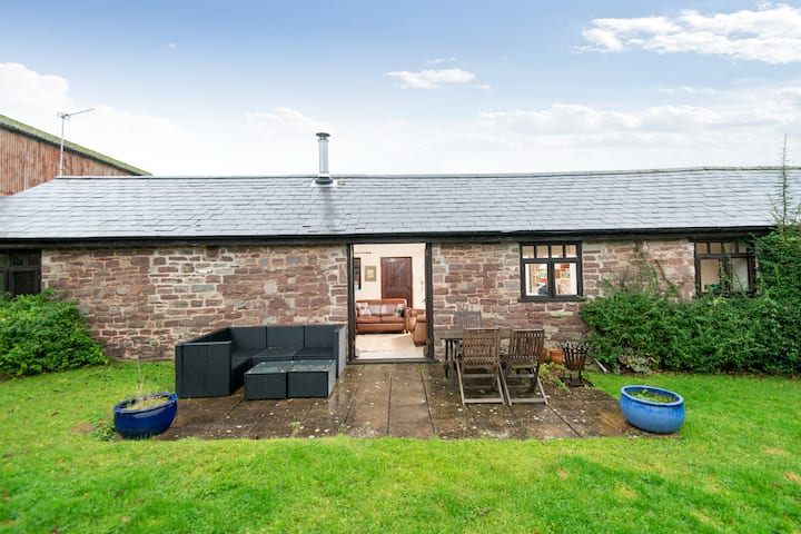 Quaint Quirky Cow Shed Games Room Tennis & Sauna - Gloucestershire