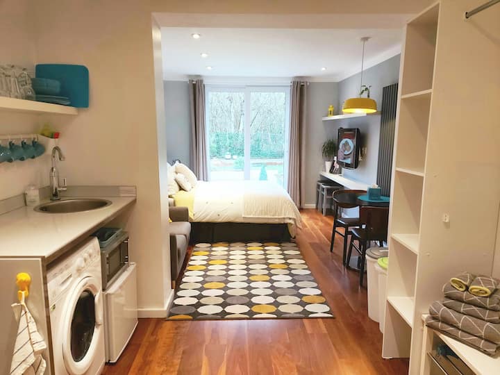 Self Contained Modern Studio Nr Manchester Airport - Altrincham