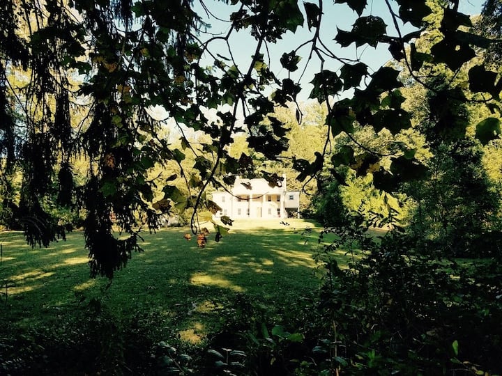 A Step Back In Time - 1901 Estate Guest Cottage - Asheville