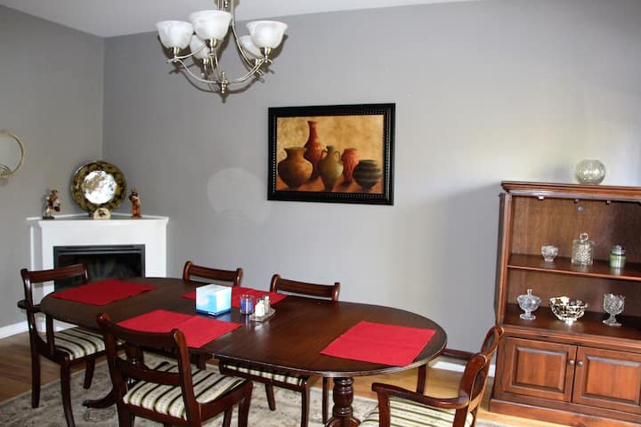 Large 4 Bedroom Home Near Uva,downtown & Wineries - Charlottesville, VA