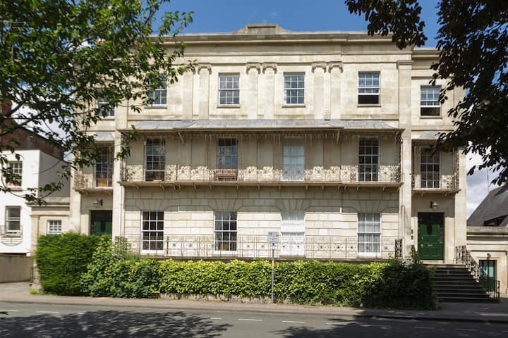 Massive Penthouse With Great Views Near The Docks - Gloucester, UK