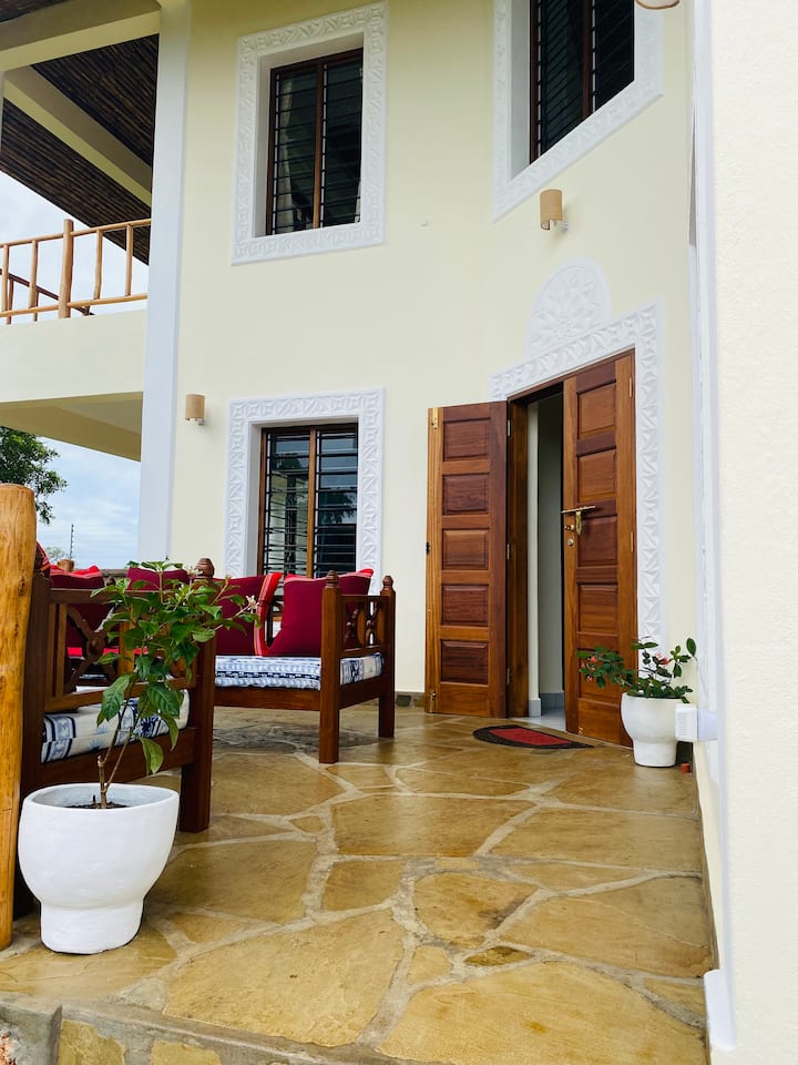 The ÉTui | Studio Apartment + Private Double Room - Diani Beach