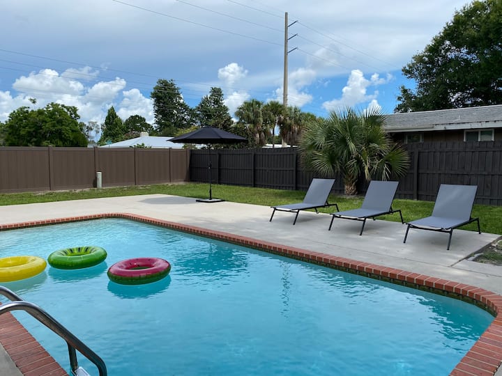 Sarasota Home Featuring Private Salt Water Pool - サラソータ, FL