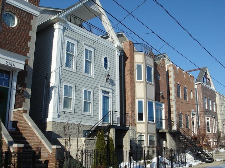 Modern High-end Home - Welcomes You To Tremont - Cleveland