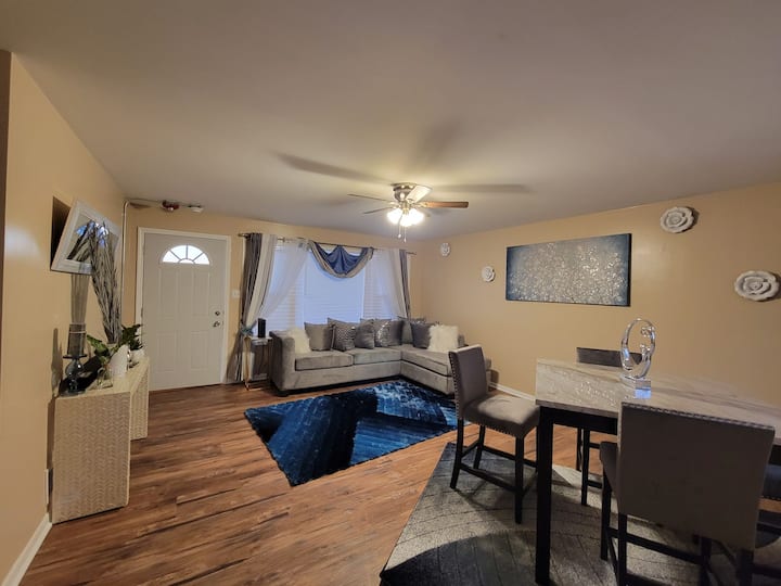 Quiet And Cozy, This Unit Is The Perfect. - Countryside, IL