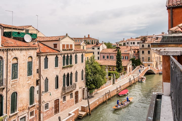 Carmini Canal View With Lift - Travel Sustainable - Santa Lucia Station - Venice