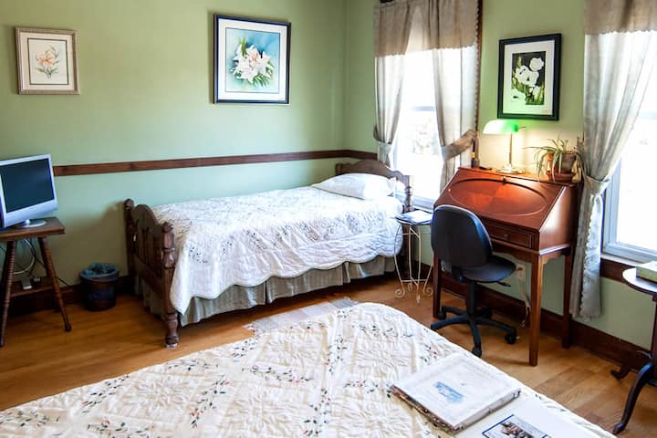 Friendly City Inn - Piedmont Room - Virginia