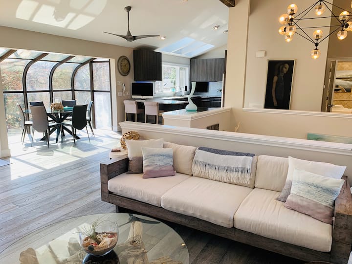 Luxury Waterfront Oasis • Modern Retreat For 8 - Patchogue, NY