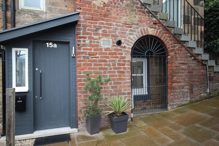 New And Modern Apartment In Quiet Location - Edinburgh