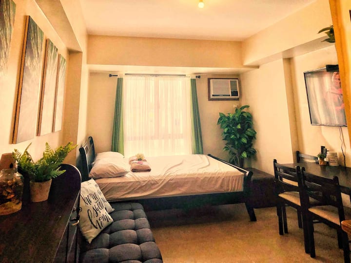 New Serin Studio Condo W/pool-wifi/netflix/spotify - Talisay