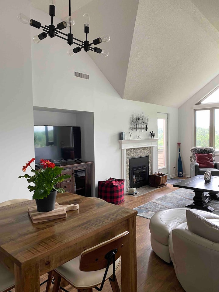 1 Bedroom Modern Muskoka Executive Condo/loft - Huntsville