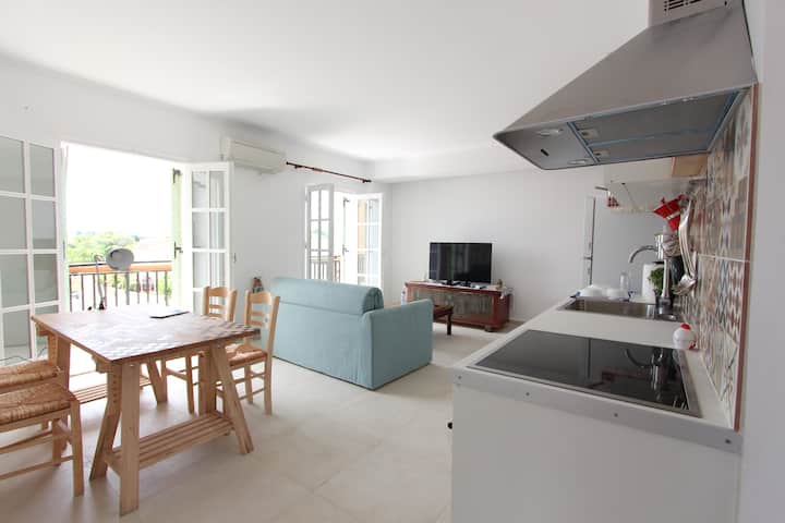 "Helios" Spacious And Bright Corfu Town Flat - Korfu