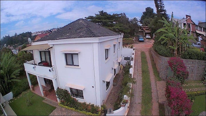 Grande Villa Entière Standing Européen - Antananarivo