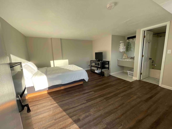 Boutique Room #11 Near Silver Dollar City - Branson, MO