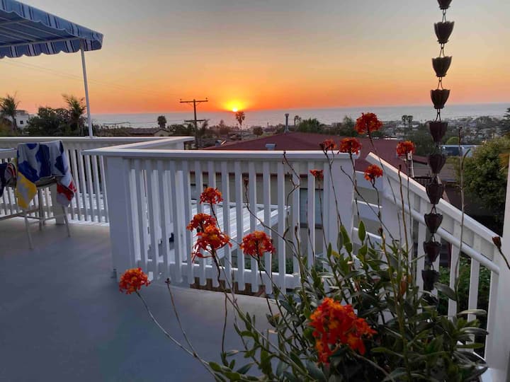 New Whale Cottage Amazing Ocean Views - San Diego, CA