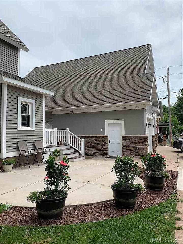 Peck Street Escape - Marquette, MI