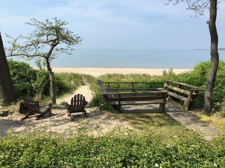 Ontario 2 Bedroom Beachfront Cottage On Lake Erie - Fort Érié