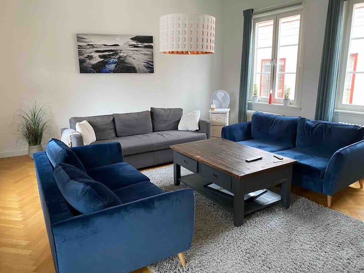 Stor Lägenhet Om 115 Kvm Innanför Muren Bästa Läge - Visby