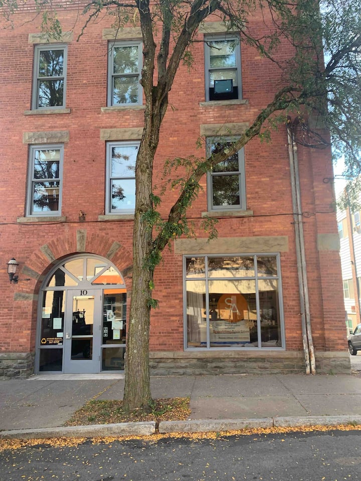 Spacious 5 Bedroom Unit In Downtown Oneonta - Oneonta, NY