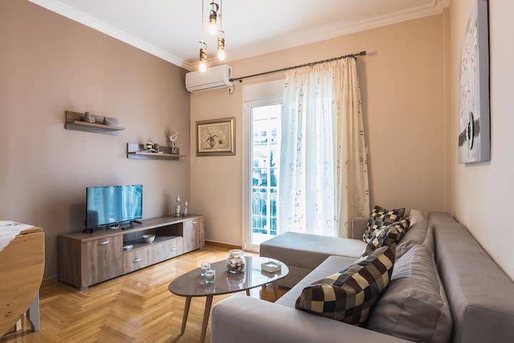A Wonderful Acropolis Apartment Next To The Metro - Athens