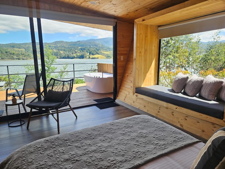 Moderna Cabaña Ubicada A La Orilla Del Agua - Sesquilé