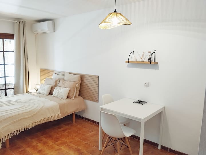 Studio 2 Proche Mer Et Port Avec Piscine - La Escala