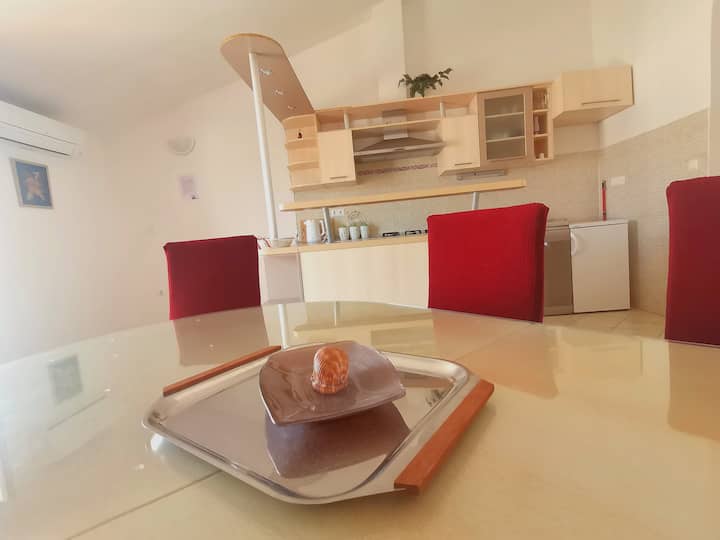 Loft With Sea View For 2
Ap. Grgo - Brač