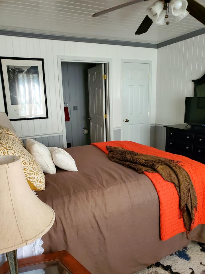 Swallow's Nest Room At Cascade - Fall Creek, WI