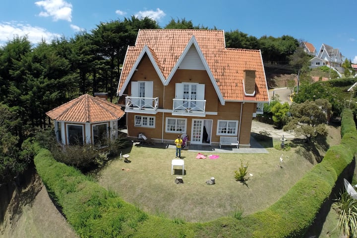 Chalé Com Vista Maravilhosa Para As Montanhas! - Campos do Jordão