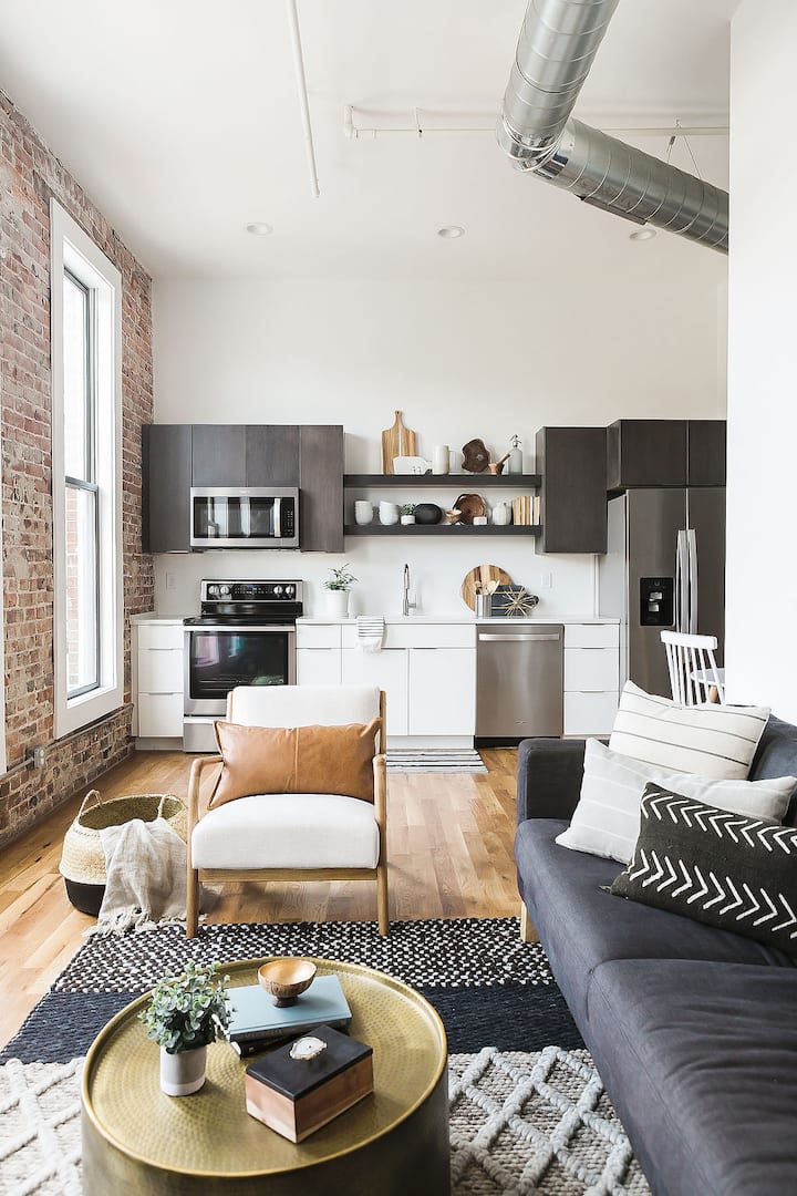 Unwind & Unplug @ Our Downtown Modern Loft - Bowling Green, KY