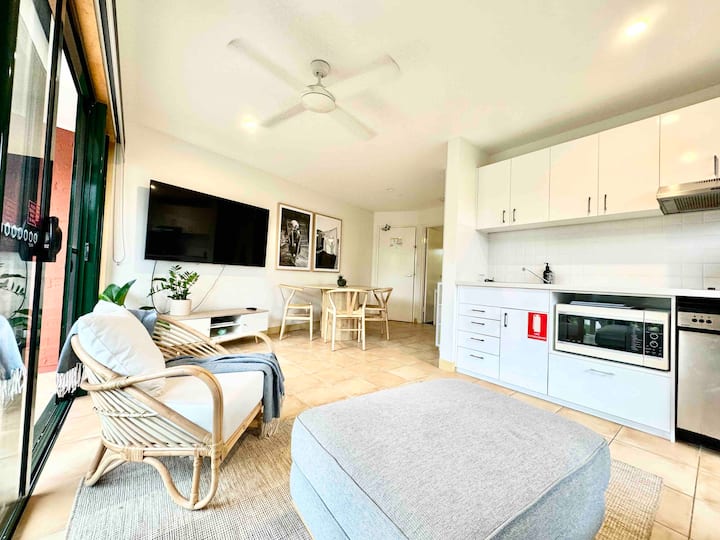 Ulysses-soak Up The Sun By Our Heated Resort Pool - Byron Bay