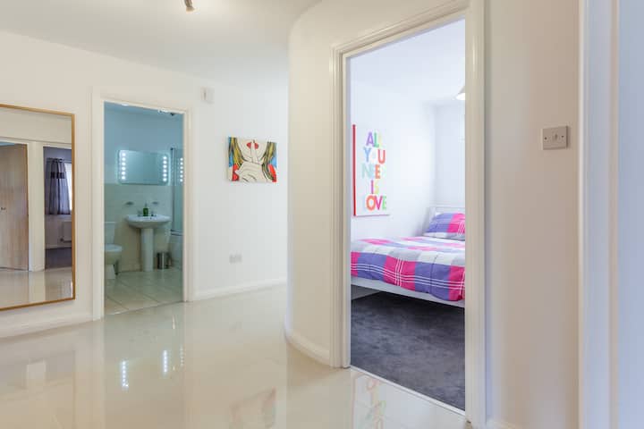 ☘️ 3 Bedroom 2 Bath City Apt Balcony Free Parking 🅱️ - Belfast