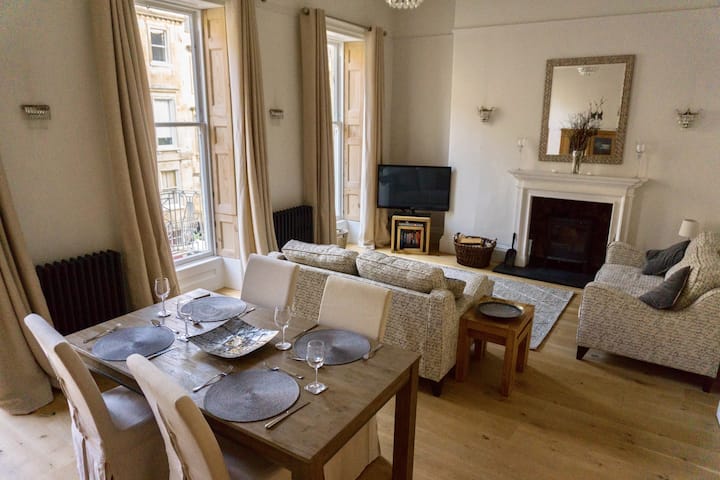 Stylish, Central Georgian Apartment, Bath - 바스