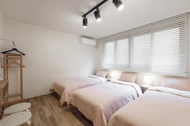 [22] Best Location In Hongdae, 5min Hongik Station - South Korea