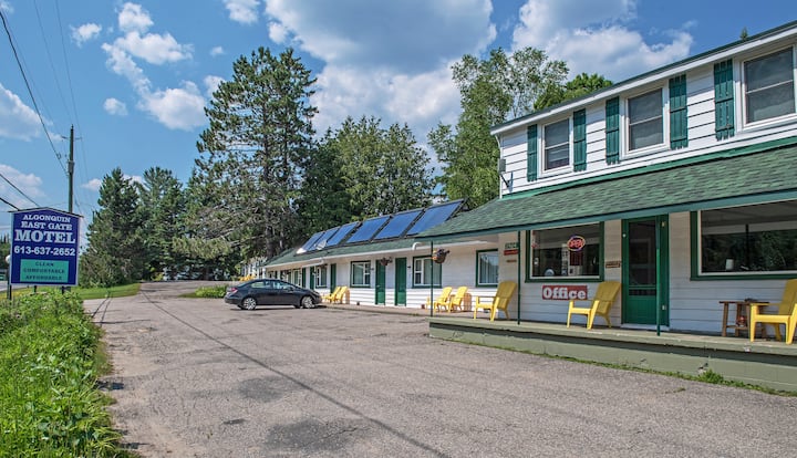 East Gate Motel Room 8 - Ontario 60