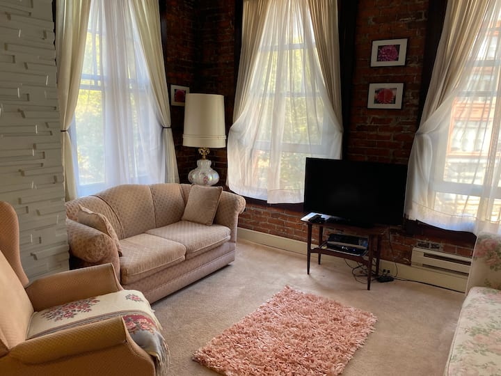 Merchants Historic Apartment 302 B - Seattle, WA