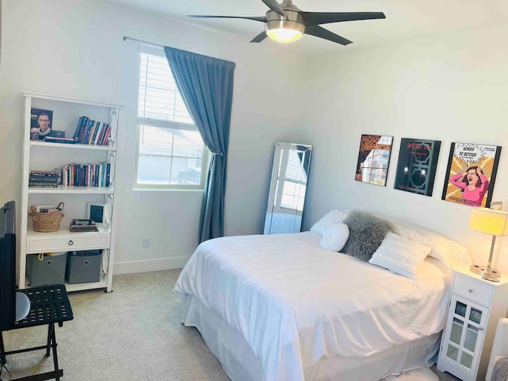 Light-filled Bedroom In Clean, Upscale New Home! - Woodland, CA