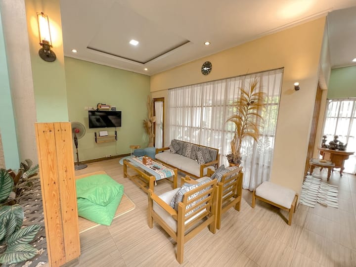 Monggo Nginep @Kotagede Tropical House 5 Rooms - Yogyakarta