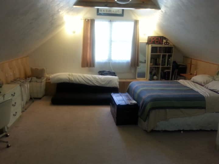 Spacious Private Room Minutes From The Swamp! - Gainesville, FL