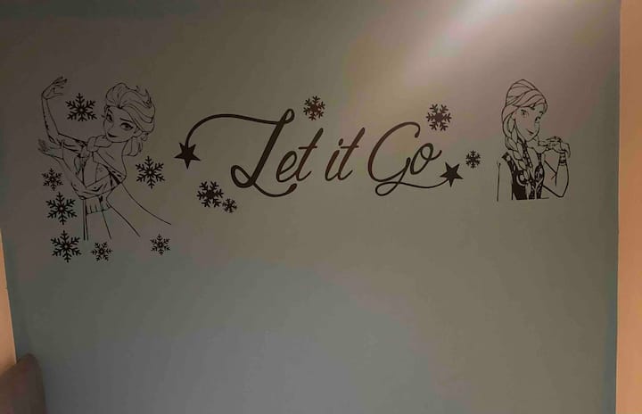 Frozen Themed Double Room South Belfast - ベルファスト