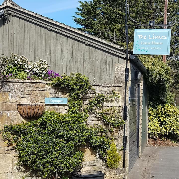 The Limes Guest Room Is Small, Quaint And Cosy - Stow-on-the-Wold