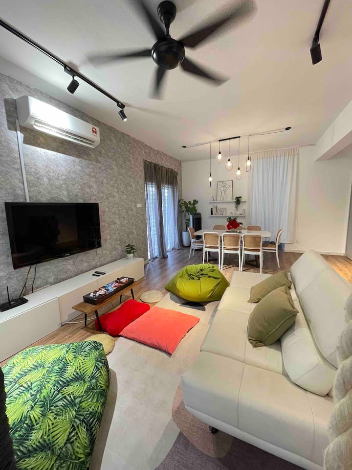 Corner Lot @ Setia Alam/large Garden/bbq Near Sacc - Klang