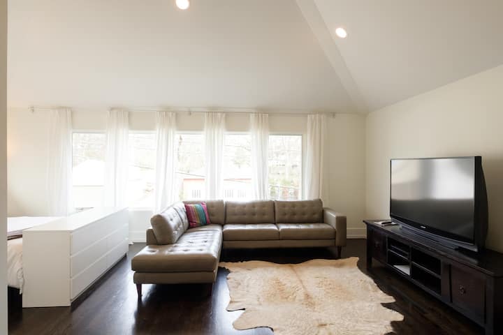 Belmont Modern Loft Guest House - Nashville, TN