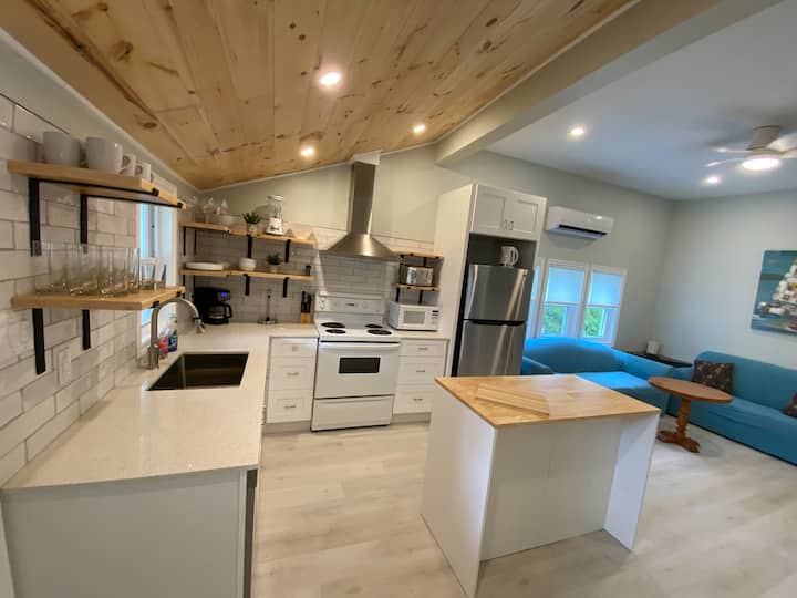 The Beach Cottage - Wasaga Beach