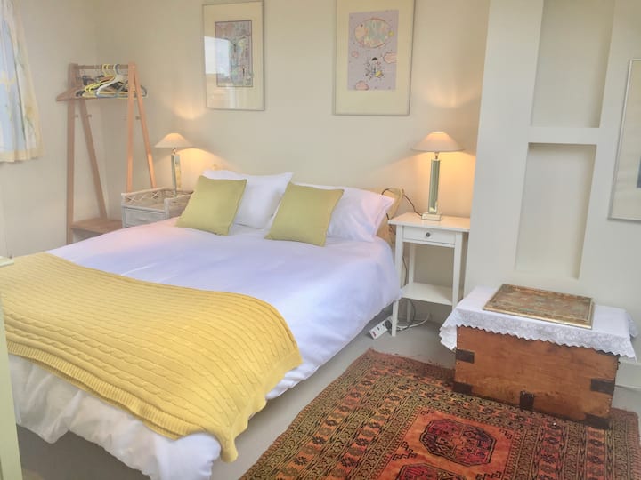 Bright, Sunny And Spacious B&b In Barnes Sw London - Barnes