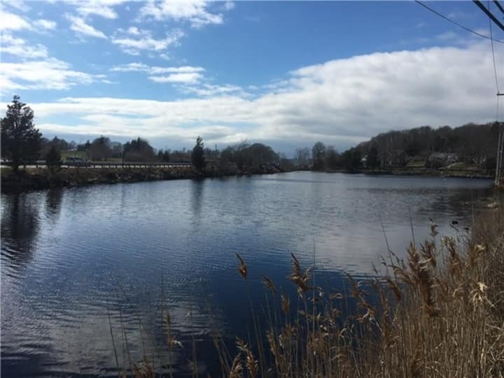 Tiverton Home On Beautiful Nanaquaket Pond - Tiverton, RI