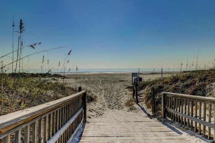 Beachfront Resort Getaway - Palmetto Dunes, SC