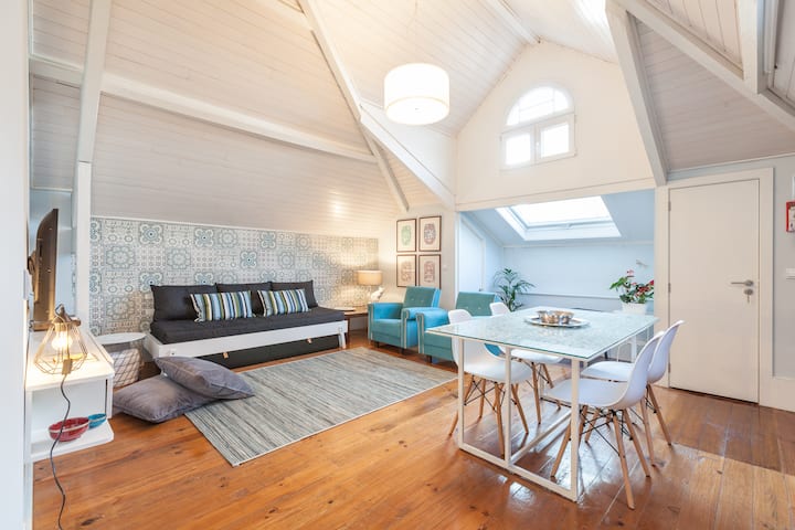 Charming 2 Bedroom Attic Apartment+free Parking - Vila Nova de Gaia