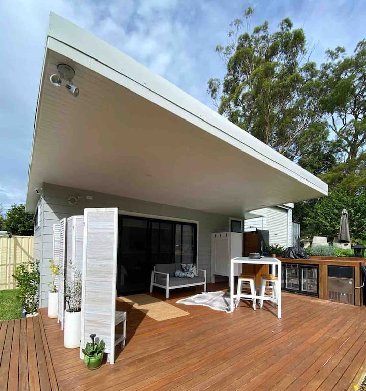 Golf Course View,
Self-contained Guest House - Hawks Nest